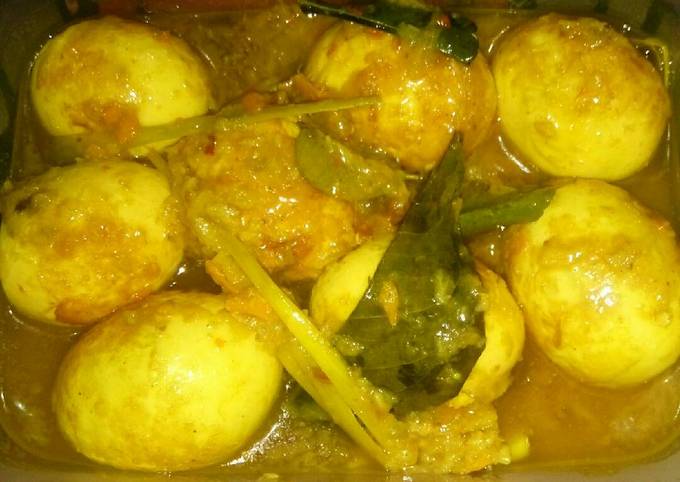 Resep Telor bumbu kuning rasa cinta oleh ais'susan - Cookpad