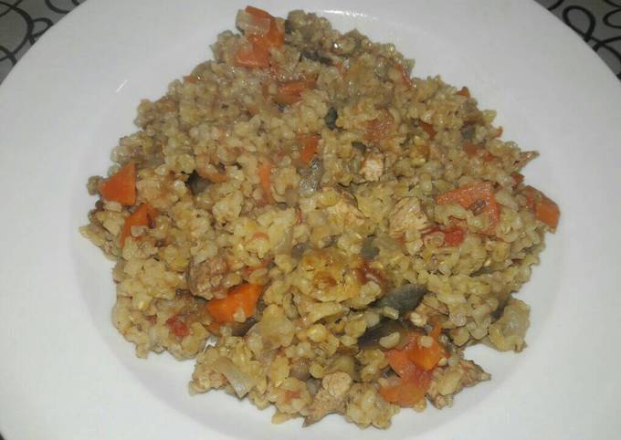 Guisito de trigo Burgol con pollo y vegetales Receta de Pame Albornoz ...