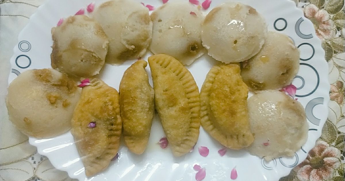 Susmita Gayen দ্বারা পদ্ম লুচি আর মকরনদ (মধু দিয়ে পিঠা) (Podmo Luchi ...