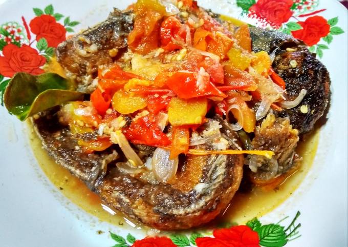 Resep Lele Pedas Tomat Merah oleh Harsi Admawati - Cookpad