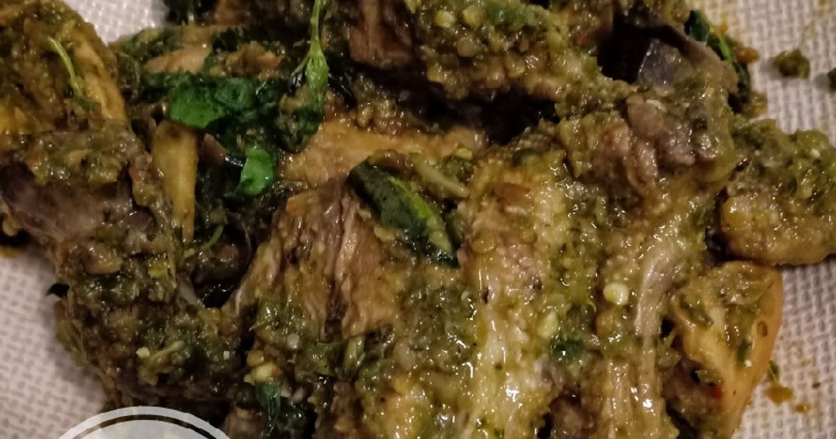 Resep Ayam Kemangi Cabe Ijo Endeuuus oleh mehty tyas - Cookpad