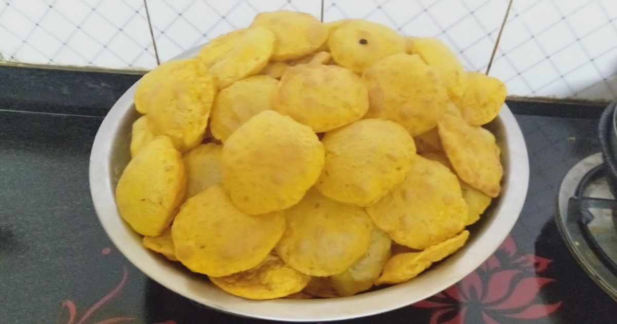 Alu Besan Suji Ke Puri Recipe by Shobhana Vora - Cookpad