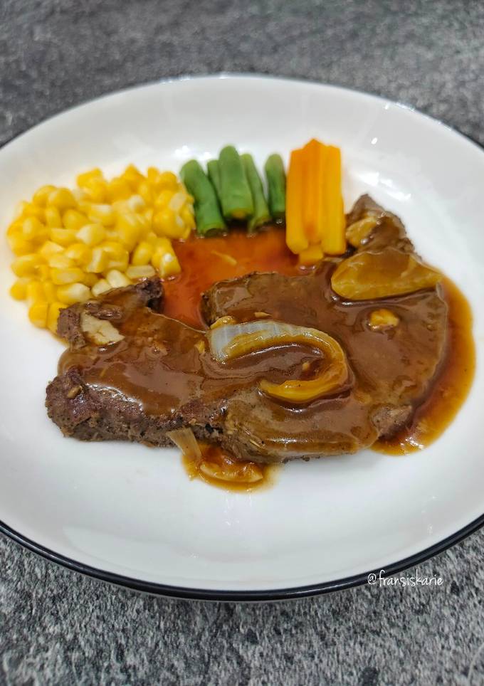 Resep Beef Steak with Brown Sauce oleh fransiska arie - Cookpad
