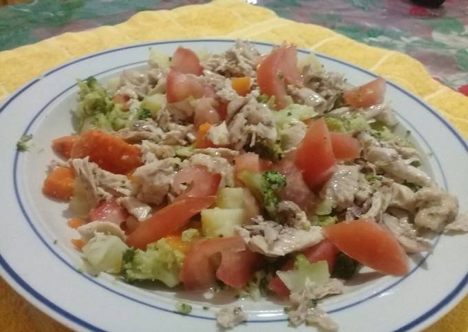 Ensalada fresca de pollo y verduras Receta de Elsa Lagos- Cookpad