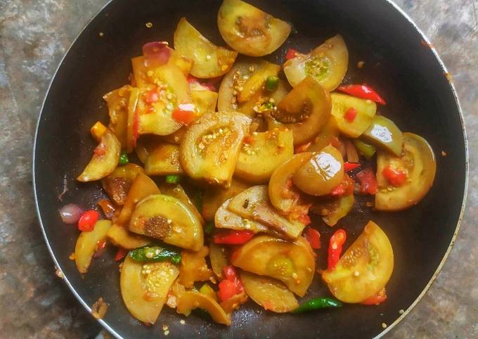 Resep Tumis Terong Lalap Cabe Tomat oleh Mama Rara - Cookpad