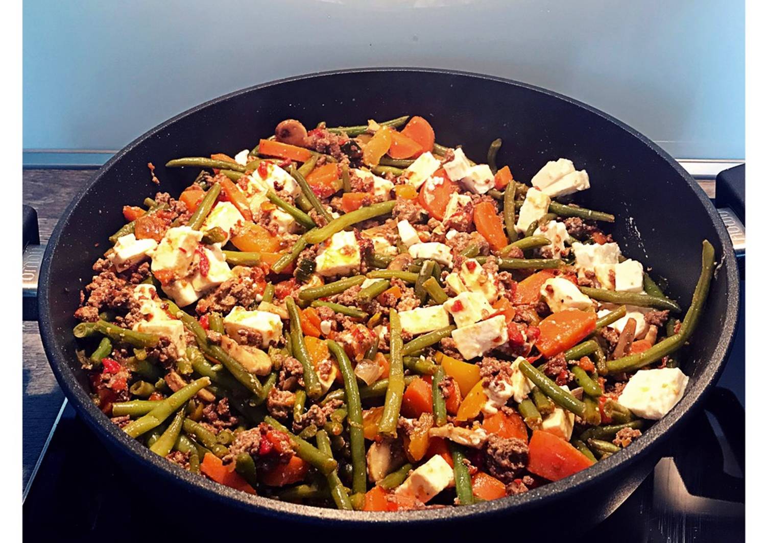 Paprika-Hackfleisch-Pfanne mit Bohnen und Feta Rezept von ...
