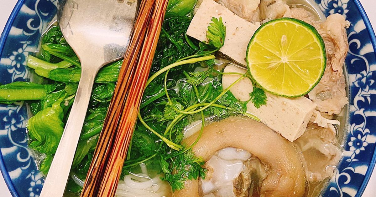 Bún Bò Giò Heo (Vietnamese Beef And Pork Hock Noodle Soup) – Easier ...
