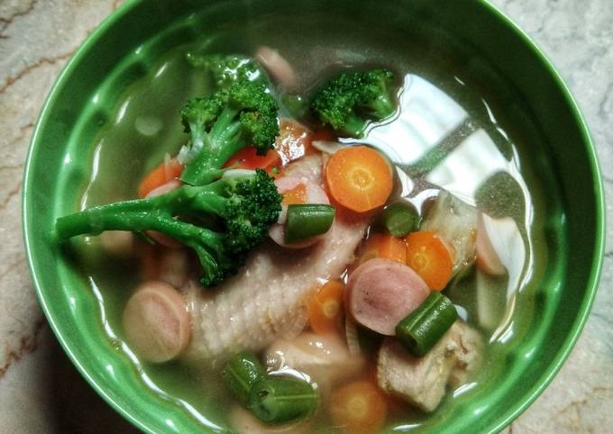 Resep Sop Ayam Sosis Favorit Anak oleh Lina Anggraini - Cookpad