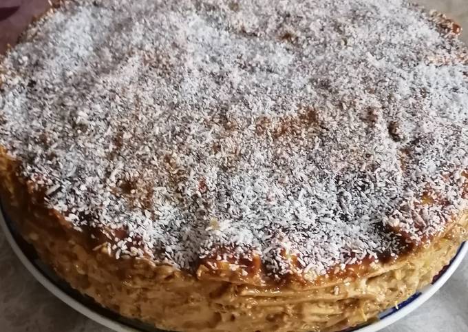 Torta falsa de hojarasca, manjarate y durazno Receta de Francisca ...
