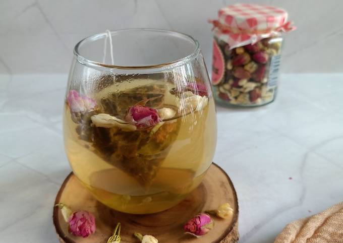 Resep Teh tisane Jasmine Rose bud oleh Isnawati - Cookpad