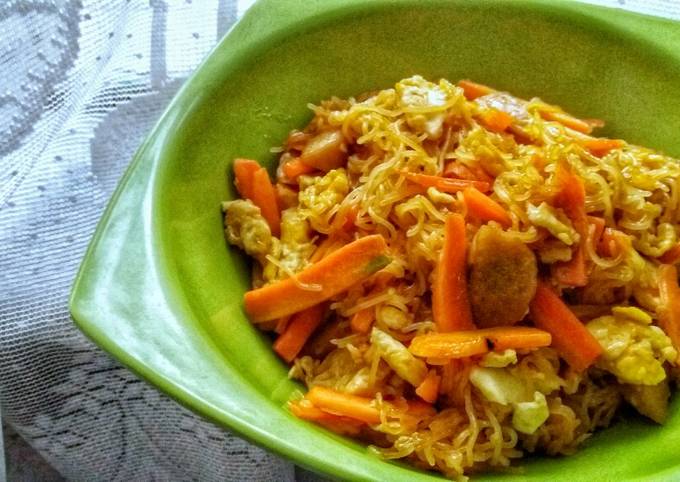 Bihun Goreng / Stir Fried Rice Vermicelli Recipe by Iskan Detia Karina - Cookpad