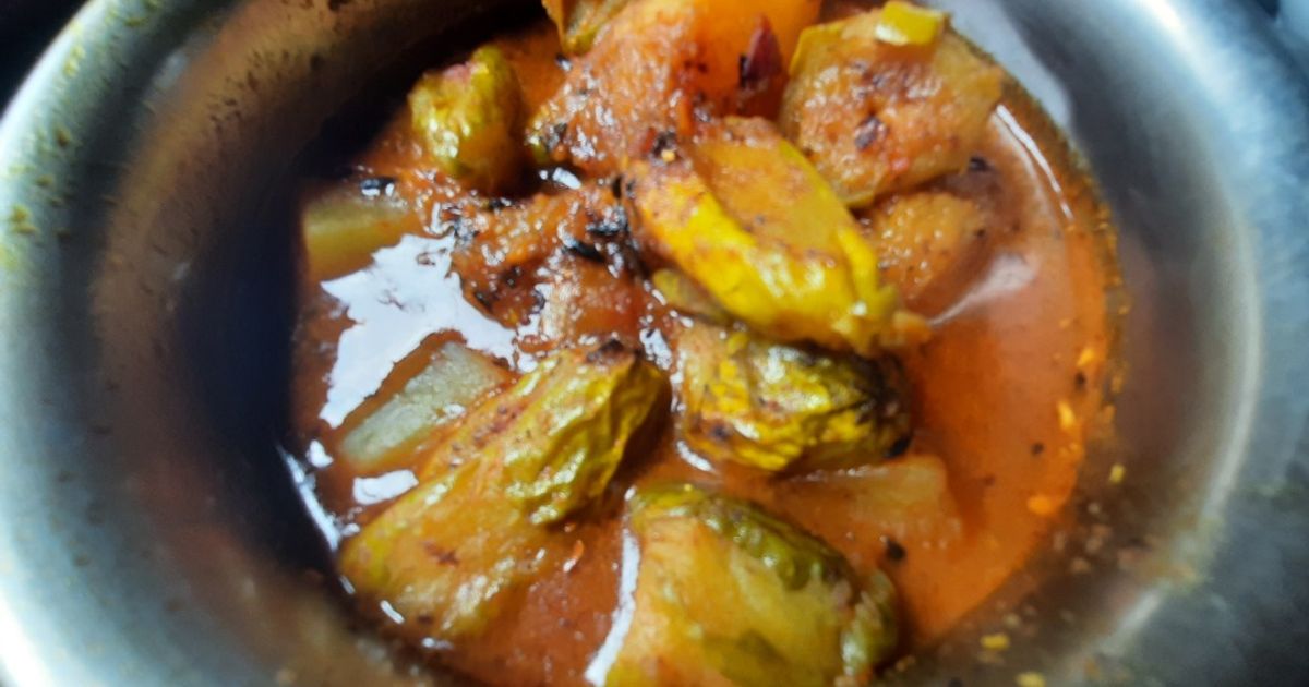 Sayani Banerjee দ্বারা আলু পটল কুমড়োর ডালনা (Aloo Potoler Dalna Recipe ...