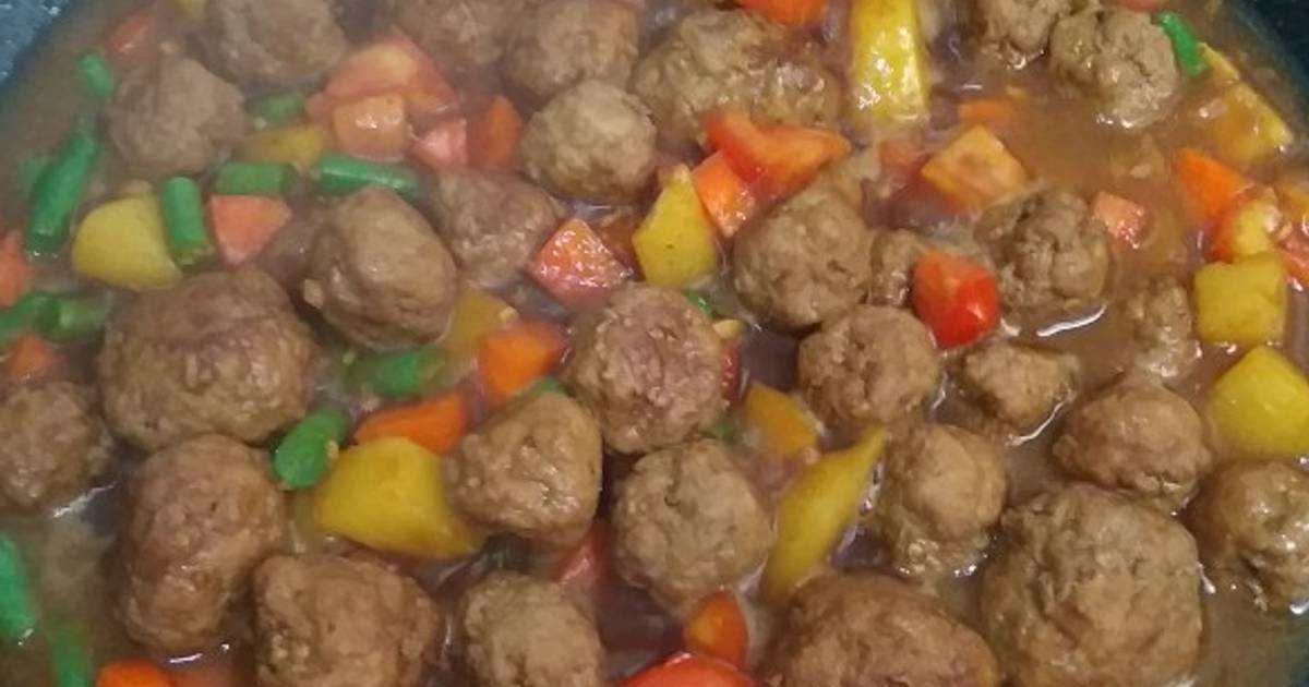 Resep Semur Bola-Bola Daging Sapi oleh Nur Ummu Faris - Cookpad