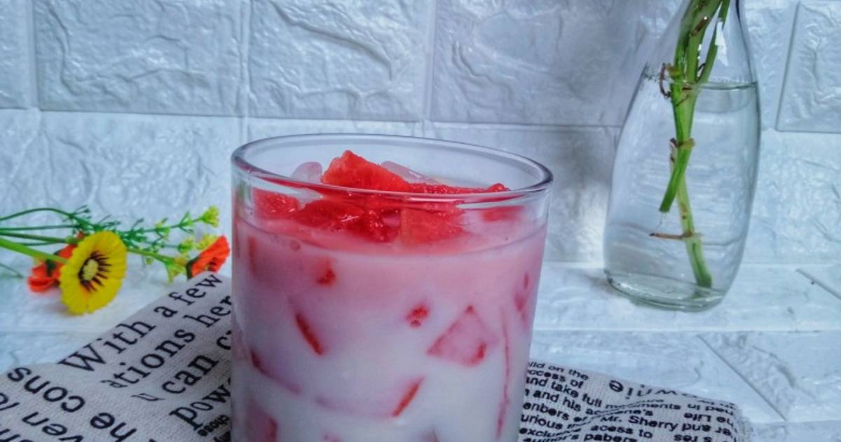 Resep Es susu semangka segar simpel oleh Yuliya Agustina - Cookpad