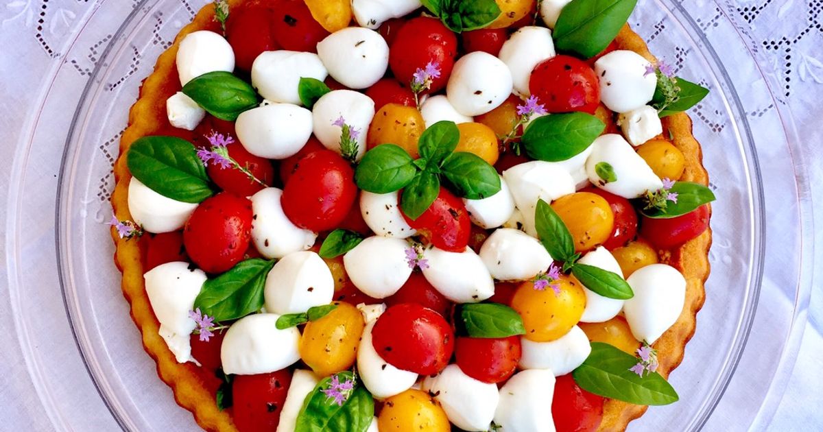Caprese Savory Tart Recipe by Marcella Sweetly Elvie - Cookpad