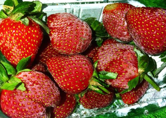 Resep Es Strawberry oleh evi indr 🔪🍴 - Cookpad