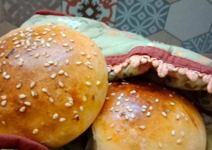 Stuffed chicken buns Recipe by Syeda Hira Mujadid - Cookpad