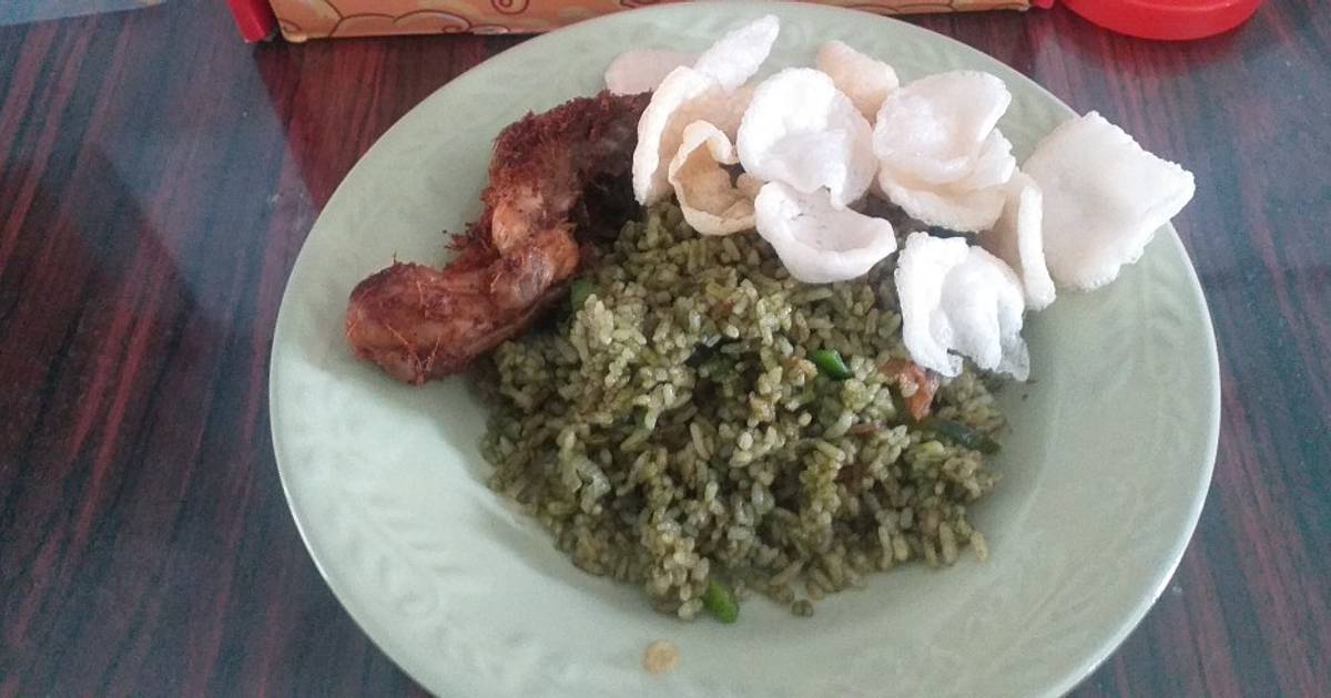 Resep Nasi Goreng Ijo Pokcoy 🥬 oleh ekay_violet - Cookpad