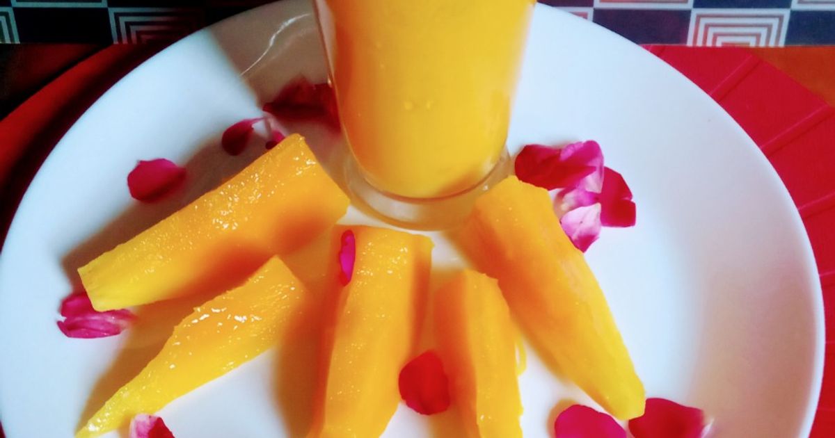 केसर बदाम मँगो मिल्क शेक (Kesar Badam Mango Milk Shake Recipe In ...