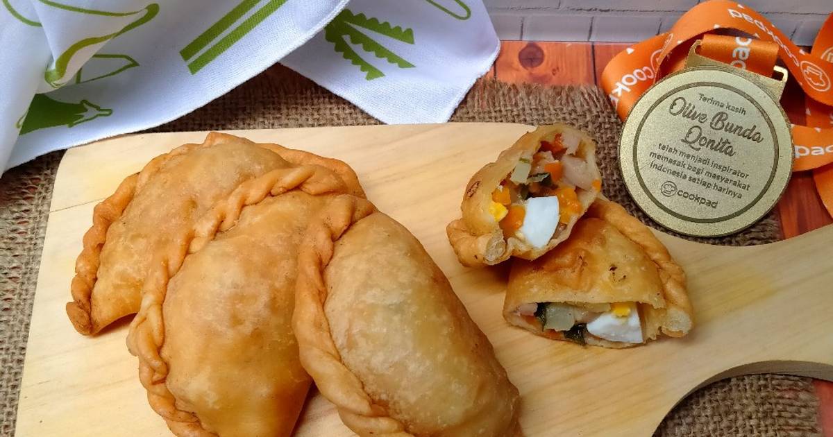 Resep Pastel isi ragout oleh olive bunda qonita - Cookpad