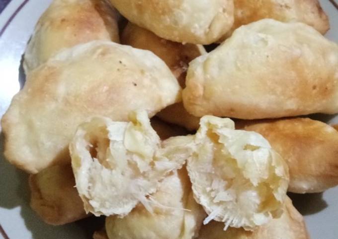 Resep Pastel manis isi tape oleh Astri - Cookpad
