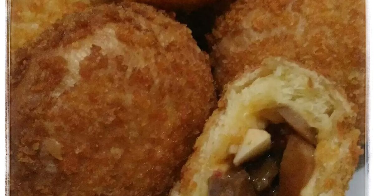 Resep Roti Goreng Isi Bakso Sosis Pedas oleh Iffah Foodies - Cookpad