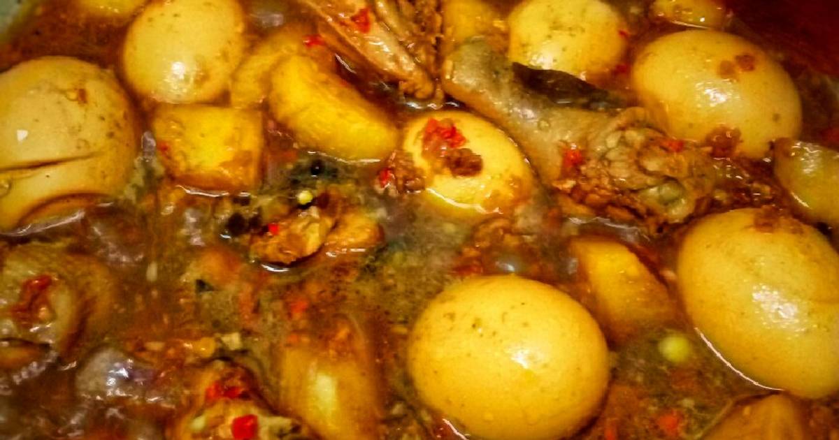 Resep Semur Telur Kentang Berempah Pedas (Plus Ayam sisa) oleh Noof's ...