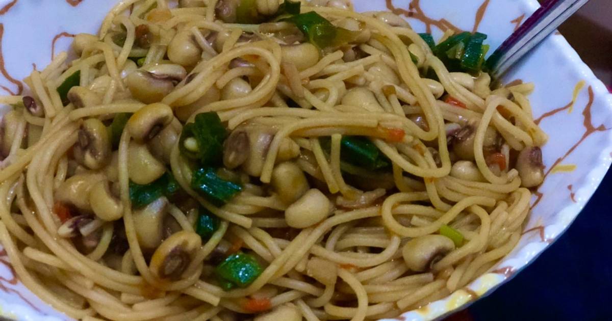 Spaghetti and beans Recipe by Ryam treats - Cookpad