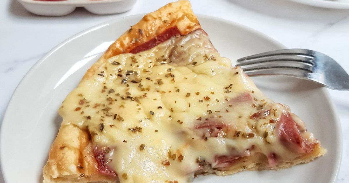 Resep Pizza With Bechamel Sauce oleh Umi Baroroh - Cookpad
