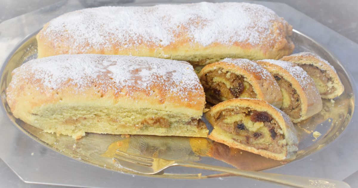 Walnut And Raisin Roll (Beigli) Recipe by Eva Jones - Cookpad