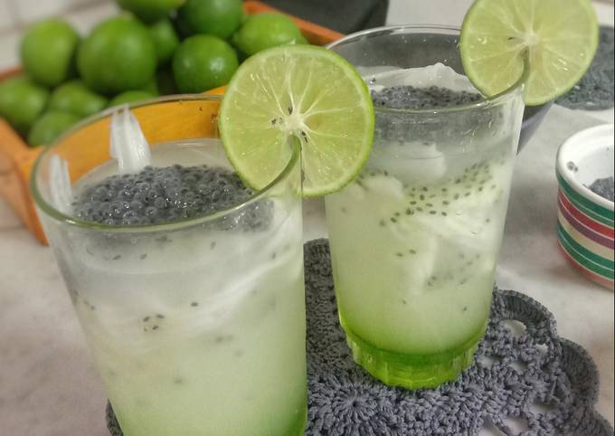 Resep Es Kelapa Sirup Melon oleh Manda Evie - Cookpad