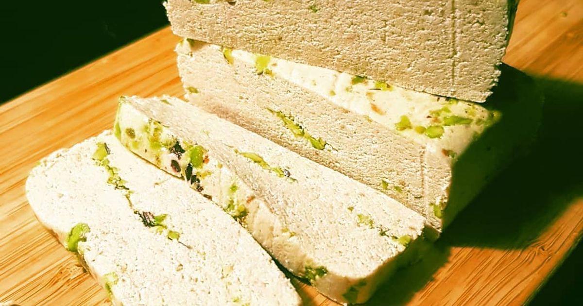 Delicioso Dulce árabe Halawa: Turrón Blando De Sésamo Y Pistachos ...