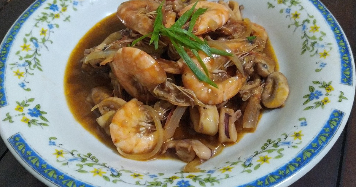 Resep Udang Goreng Mentega Dengan Cumi Dan Jamur Kancing oleh Putri Anggraini Setyaningrum - Cookpad