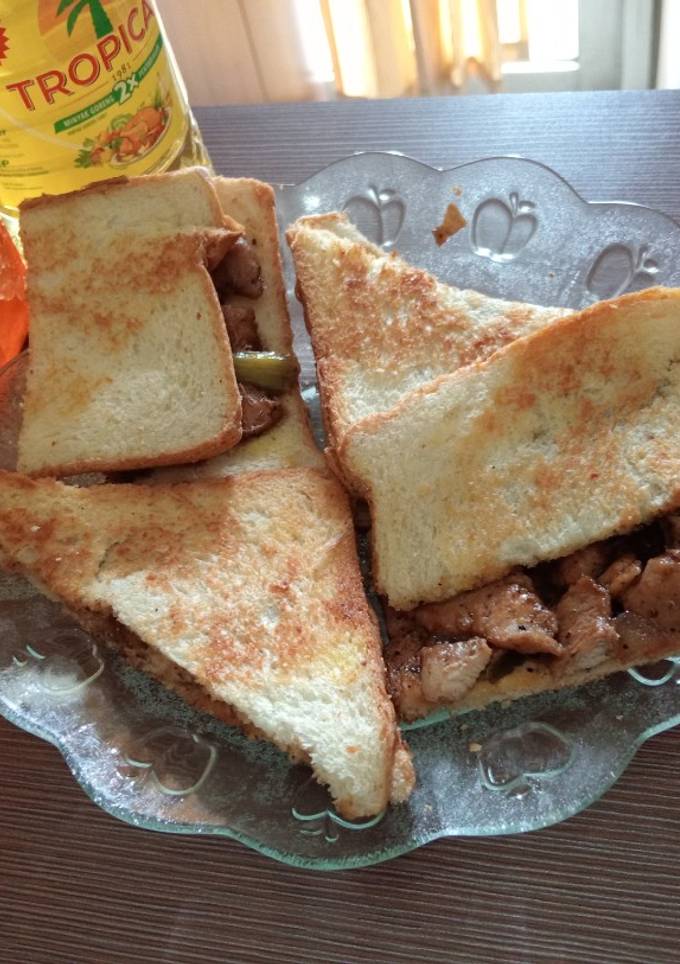 Resep Roti Isi Daging ayam oleh hendra lie - Cookpad