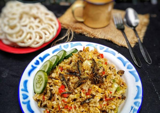 Resep Nasgor Ikan Teri oleh Hadleny Kitchen - Cookpad