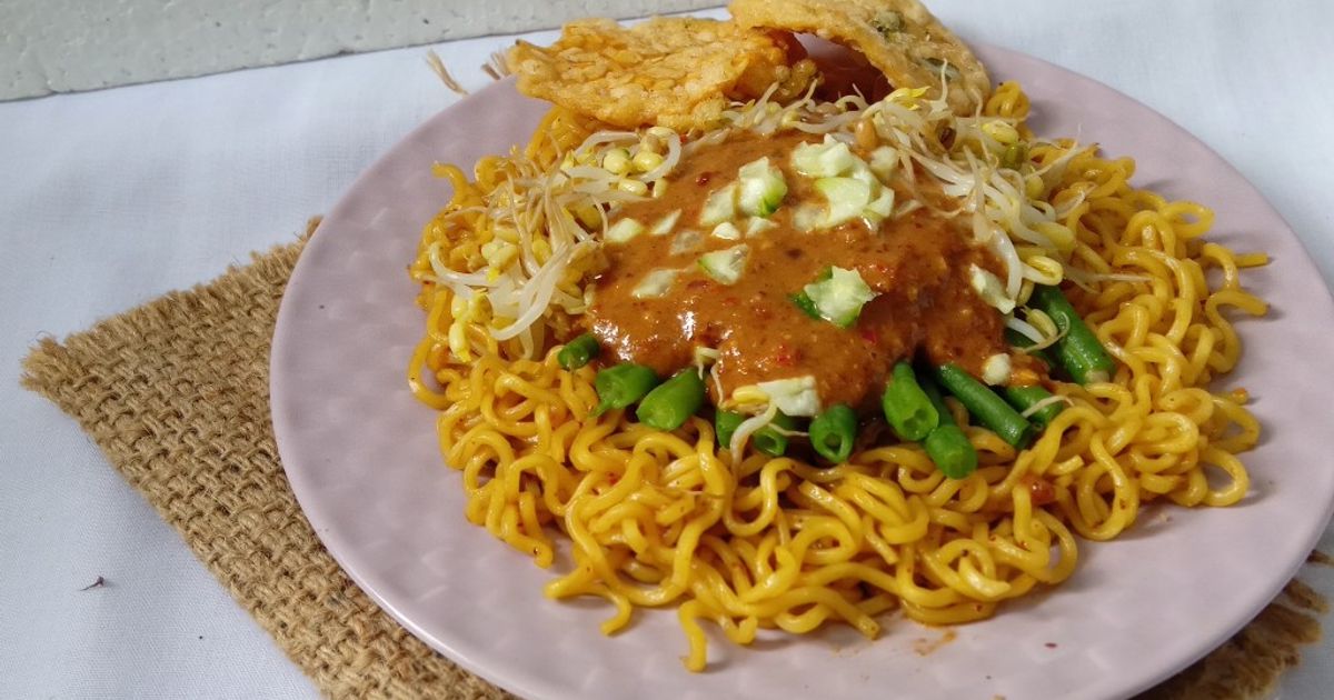 Resep mie pecel bumbu kacang rumahan enak dan mudah - Cookpad