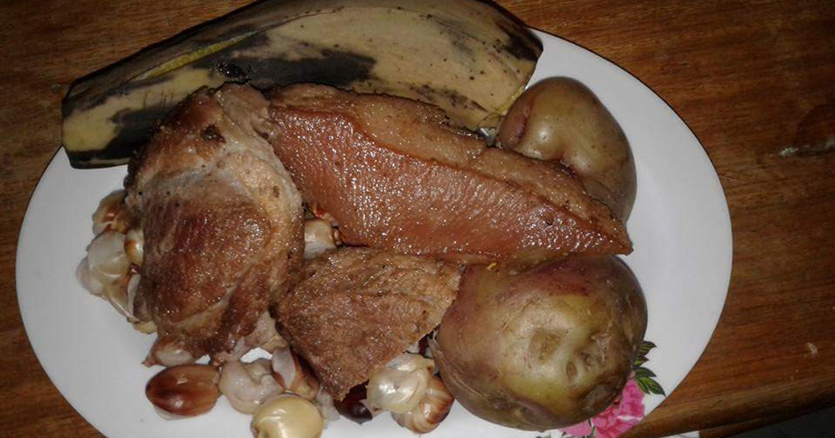 Chicharrón De Cerdo Con Chicha De Maíz (Bolivia) Receta de Jhery ...
