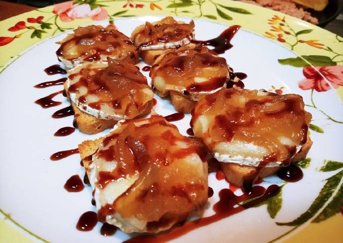 Panecillo de rulo de cabra, cebolla caramelizada y caramelo Receta de ...