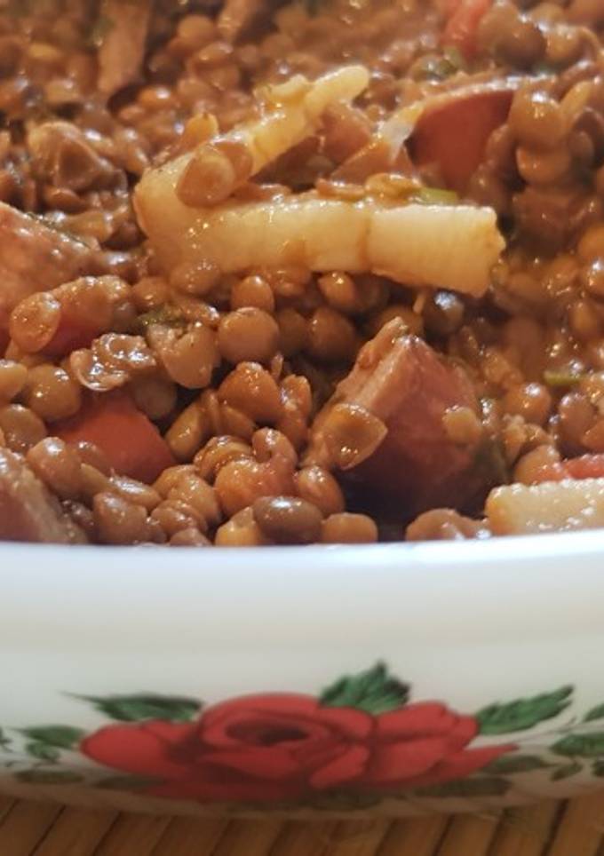 Linte cu șuncă afumată și cârnați din conservă în apă cu sare, rețetă ...