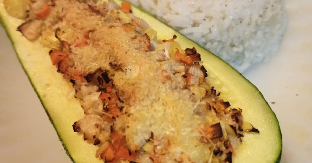 Zucchini Relleno De Pechuga De Pollo Y Verduras Receta de Javier Perez ...