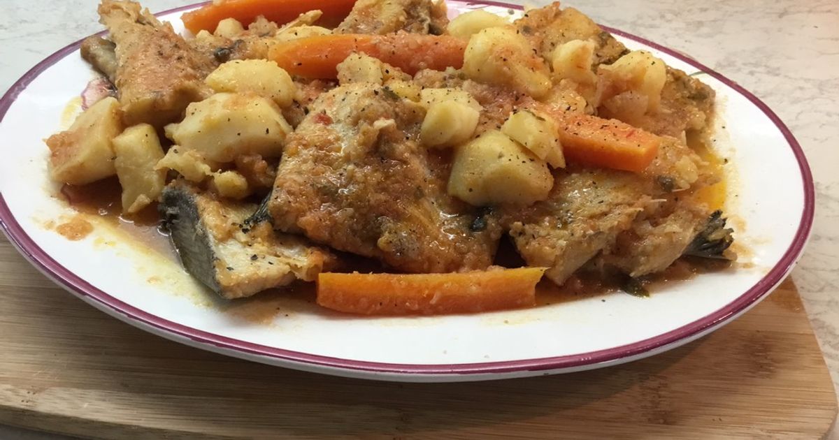 Παστός μπακαλιάρος γιαχνί με πατάτες & σέλινο Αντώνης Συνταγή από τον ...
