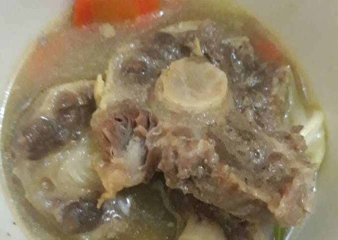 Resep Sop Buntut Sapi oleh Wiwik Lestariningsih - Cookpad