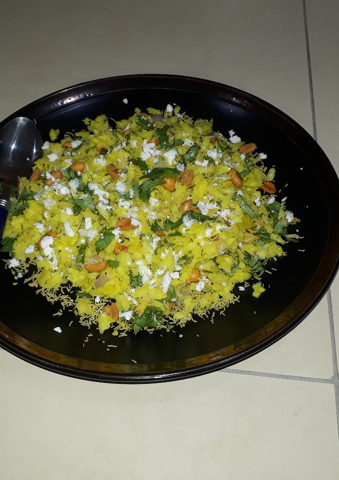 दडपे पोहे (Dadpe Pohe Recipe In Marathi) रेसिपी Rupali Kalpesh Dhuri ...