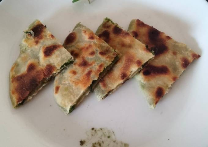 Piyaj kae patae, matar paratha Recipe by Epseeta Panigrahi - Cookpad