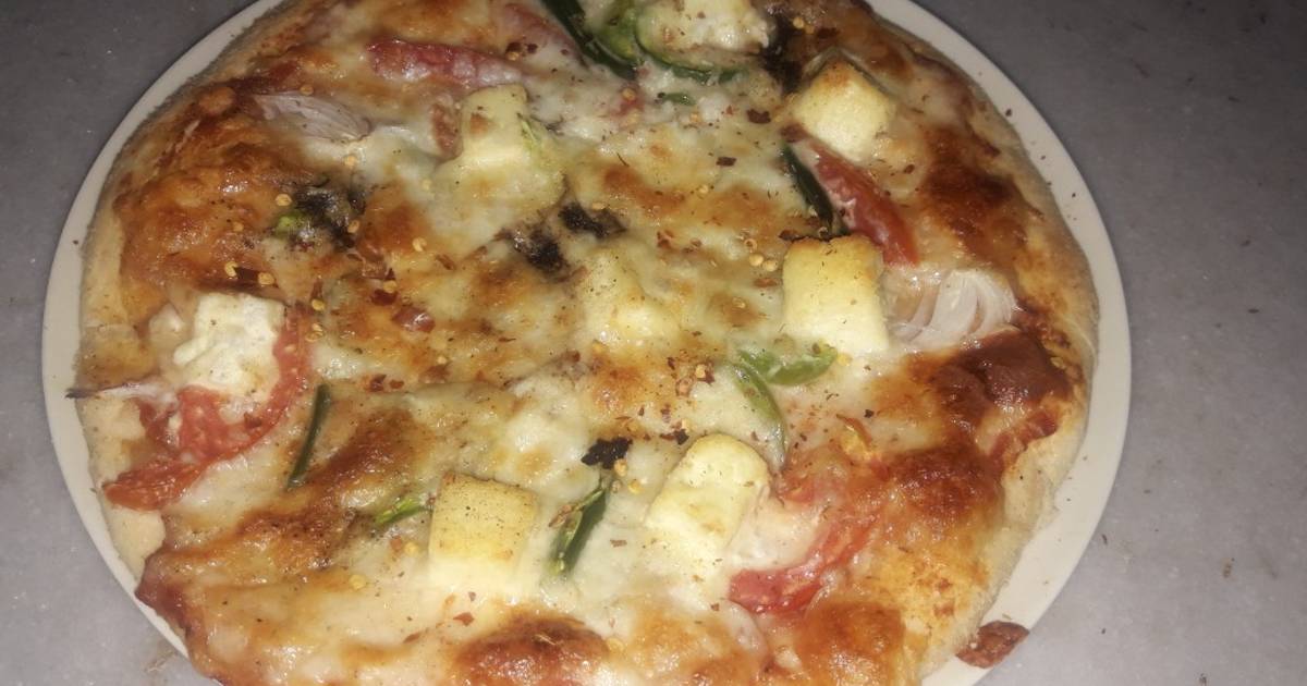 Cheezy pizza Recipe by Archana Devi ( Chaurasia) - Cookpad