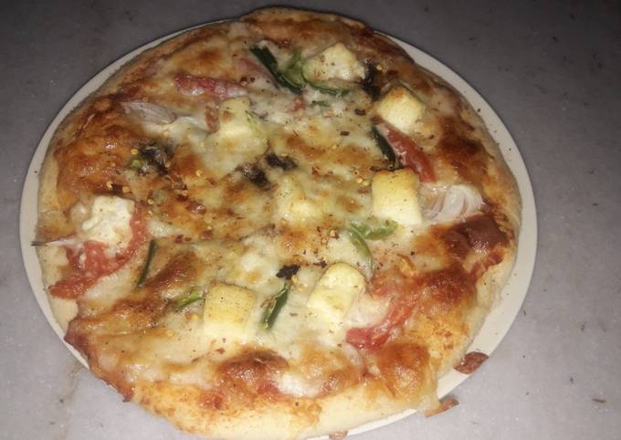 Cheezy pizza Recipe by Archana Devi ( Chaurasia) - Cookpad