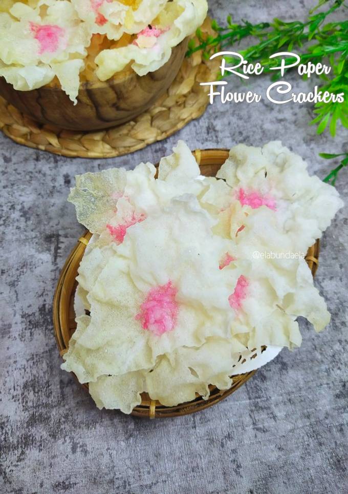 Resep Rice Paper Flower Crackers oleh Bunda Ela - Cookpad