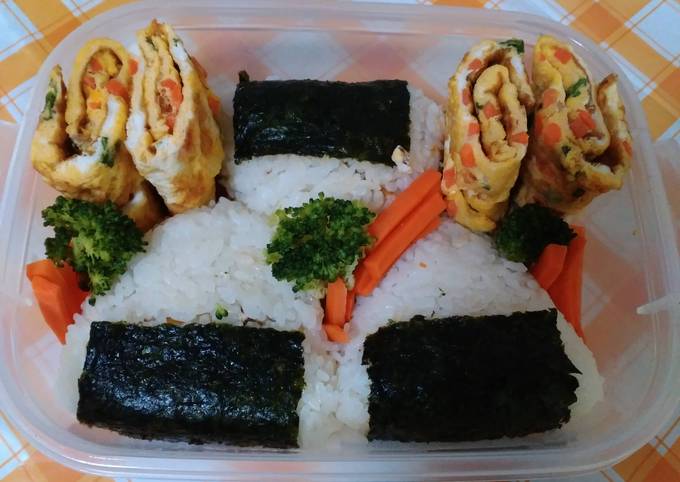 Resep Onigiri Bento Sederhana oleh Dwi Wahyuniati - Cookpad