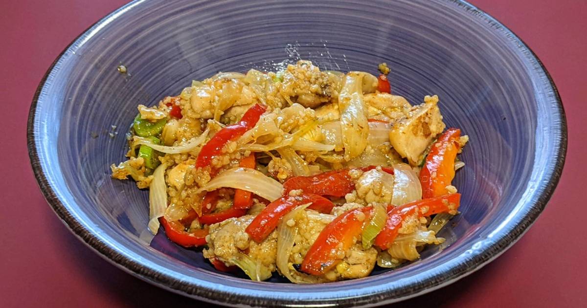Wok de pollo salteado con cebolla, pimiento y cous-cous Receta de Jesús ...