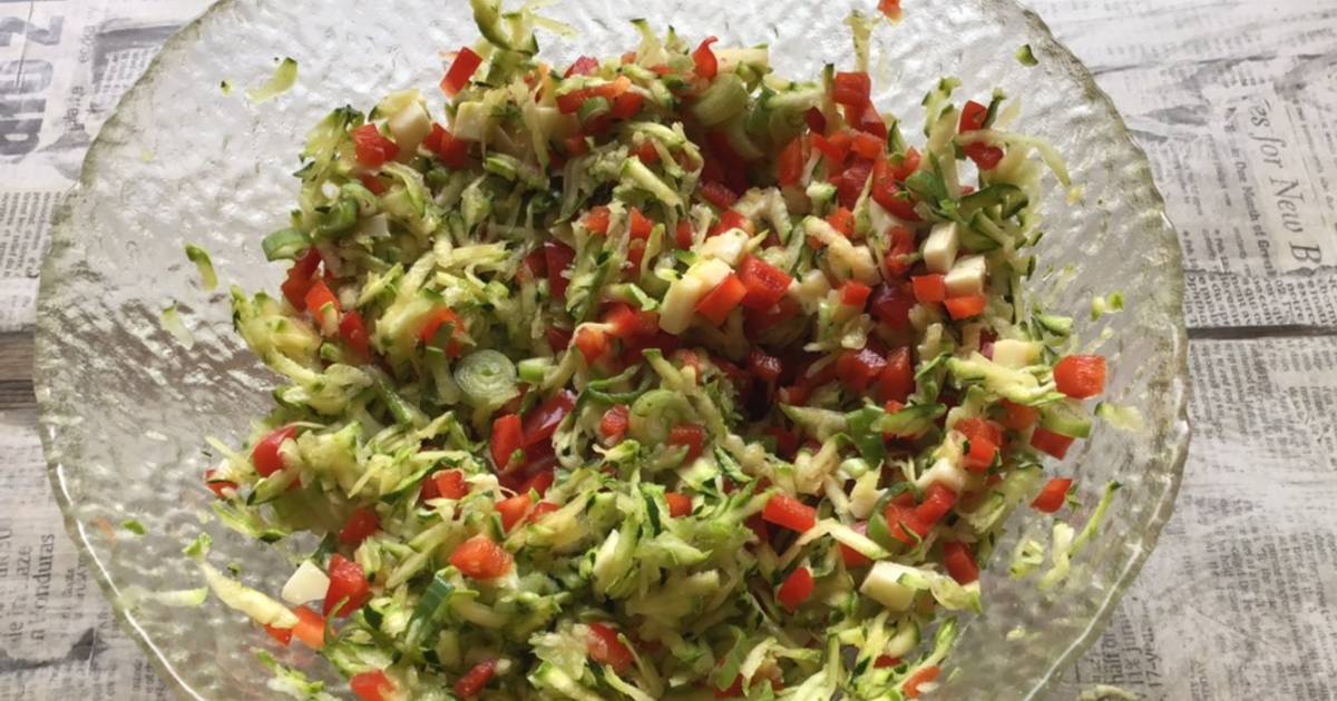 Salade de poivron rouge aux deux courgettes,oignons nouveaux et tome de ...